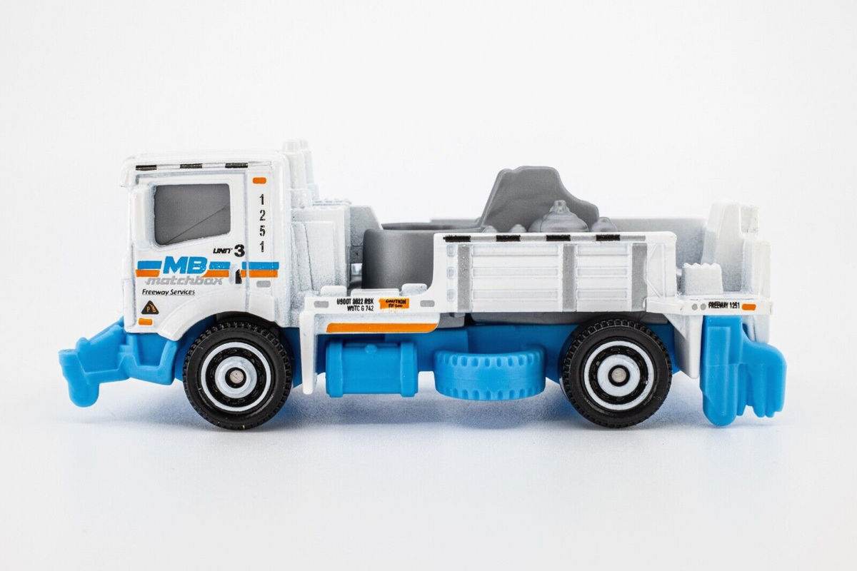 2022 Matchbox #60 Road Stripe King WHITE | MB MATCHBOX FREEWAY SERVICE ...